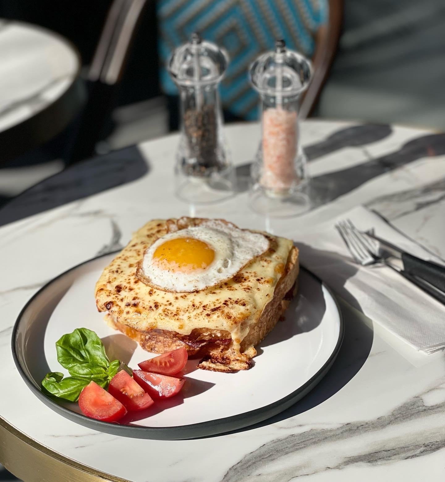 Oui! Café & Bistro I Grab Locals